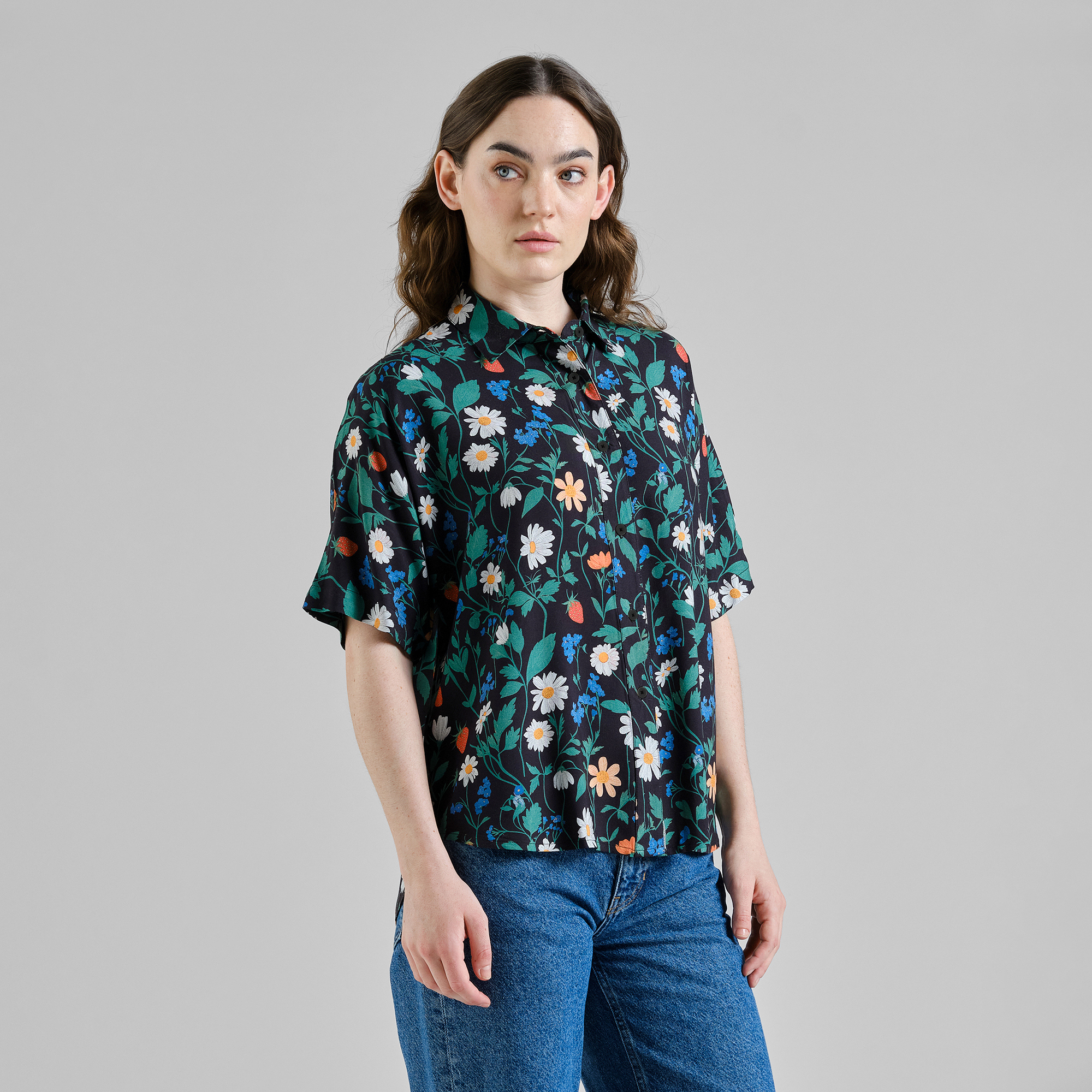 DEDICATED - Shirt Alsvik Strawberry Field Black
